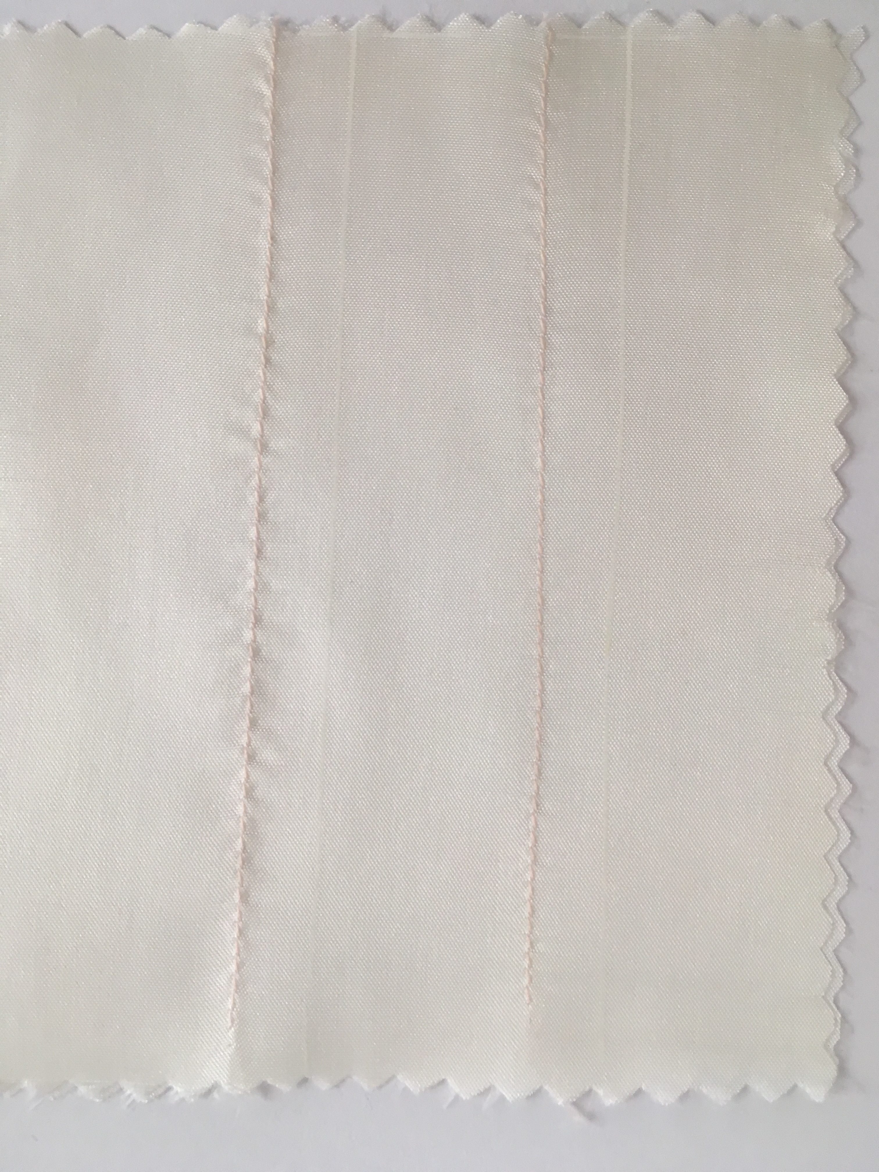 Le point droit sur un tissu fin. - Octavie à Paris